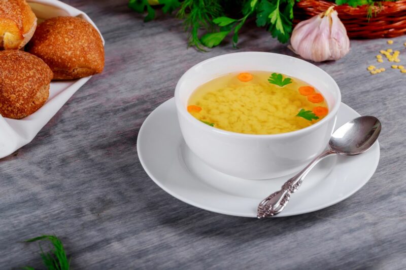 Comment faire un bouillon clair avant coloscopie
