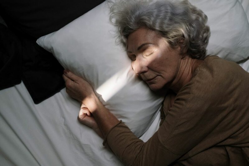 Combien payer pour faire garder une personne âgée la nuit